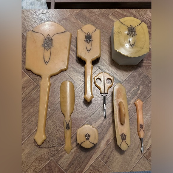 Antique | Bath | Vintage Art Deco Bakelite Pearlized 9 Pc Vanity Set ...